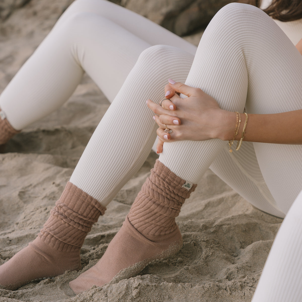 CHESTNUT SCRUNCH PILATES CREW SOCKS – SHOPOLIROSE